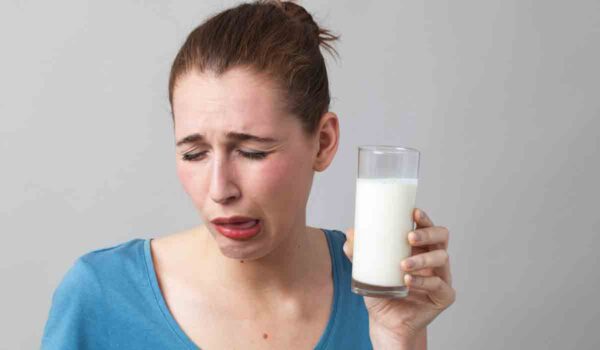 ¿Por qué se agria la leche? ¿Cómo se hace la crema agria?
