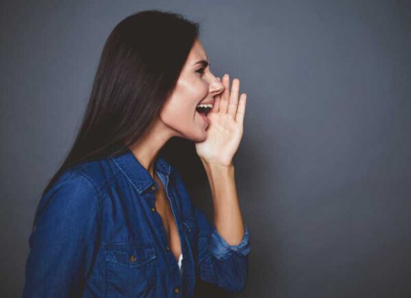 ¿La gente no te oye bien? Tal vez necesitas poner en forma tu voz