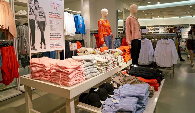 Qué es la moda rápida y cómo destruye el medio ambiente