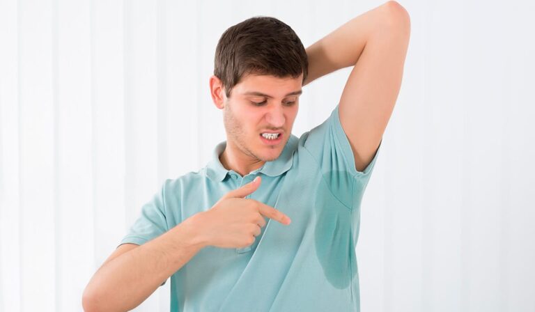 ¿Sudas mucho? 6 razones médicas detrás de la sudoración excesiva